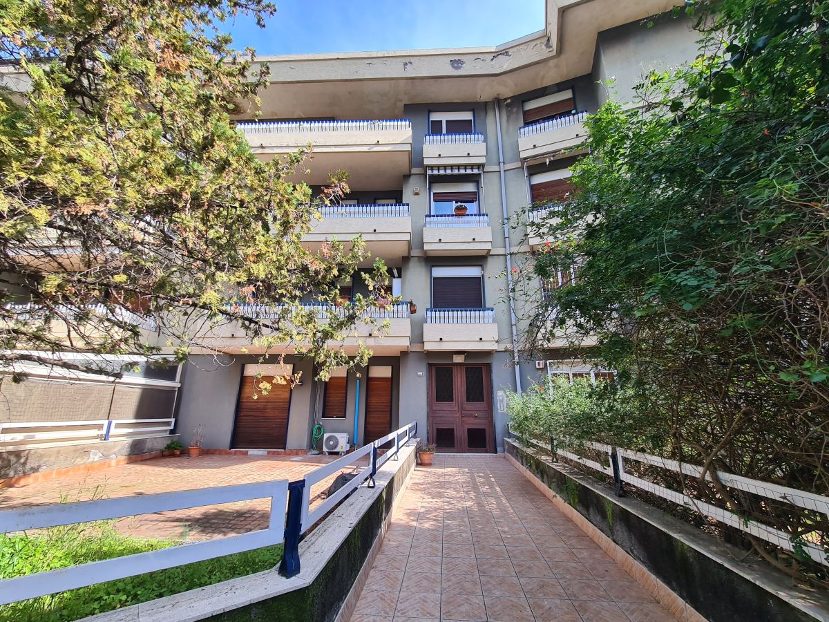 Trilocale affittato a San Gregorio Di Catania in Via Generale Umberto ...